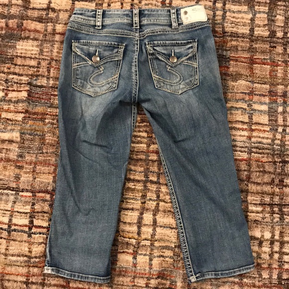 Silver Jeans | Pants & Jumpsuits | Jean Capri | Poshmark
